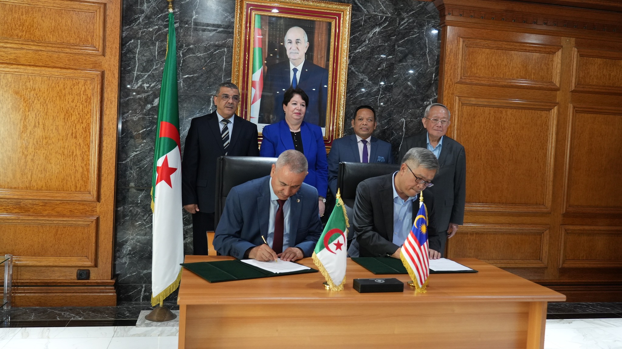 Mines: signature d'un mémorandum d'entente entre le groupe "Sonarem" et le groupe malaisien ...