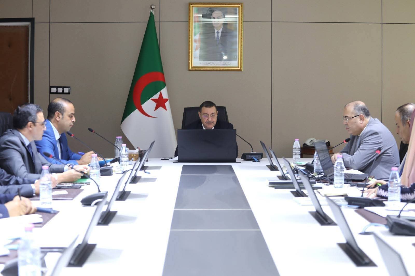 Transport aérien: Sayoud préside une réunion de coordination consacrée ...