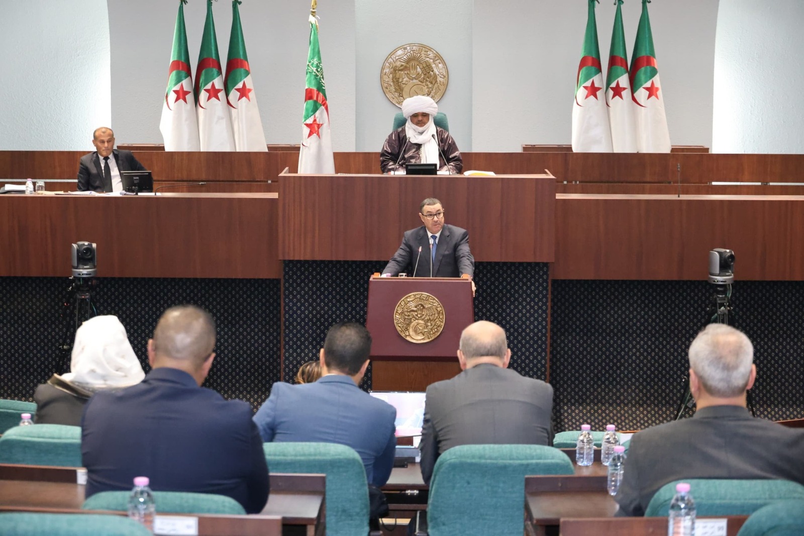 Sayoud présente le projet de loi portant Code de la route devant les ...